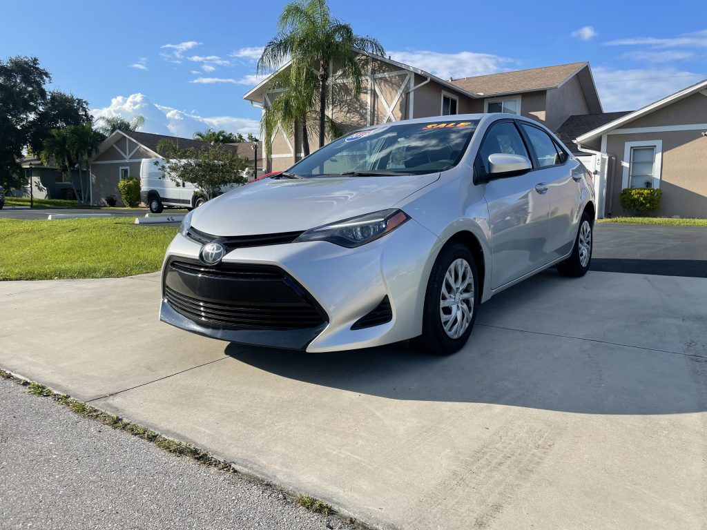 2019 Toyota Corolla XLE Sedan | Venemex Auto